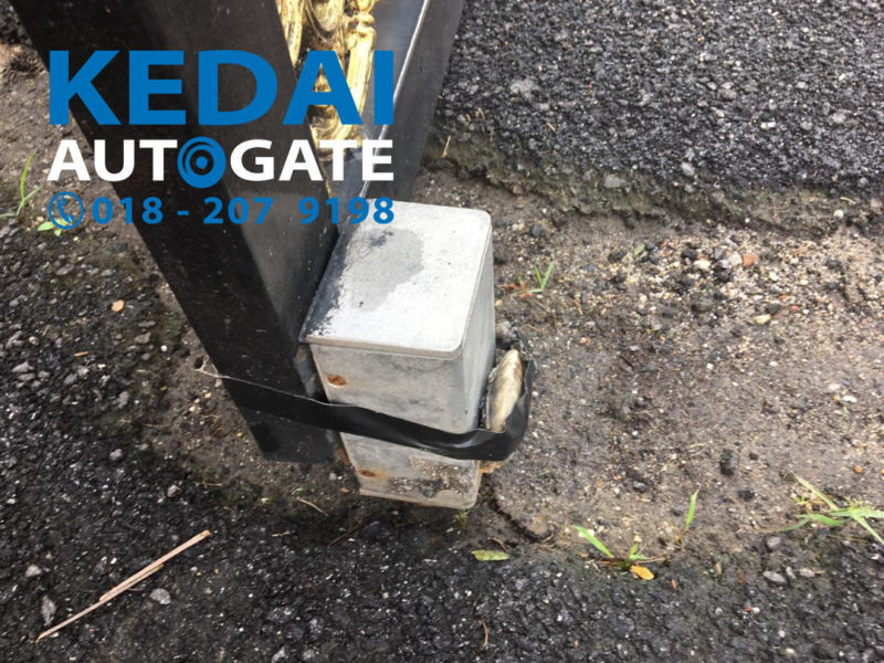 Bad Conditions Of Underground Swing Auto Gate System Lock & Stopper ...