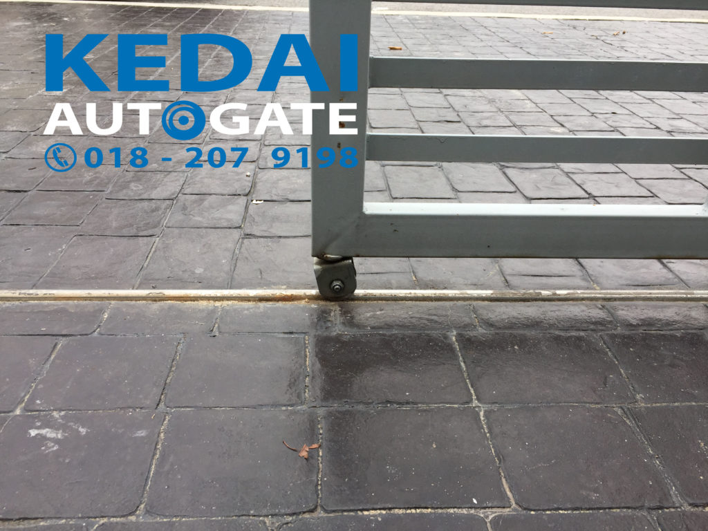 Your Folding Gate Bottom Wheel Always Jump Off The Track – Call Us For ...