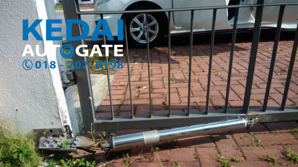 Accidentally Bang Into The Gate While Reversing The Car – We Replace ...